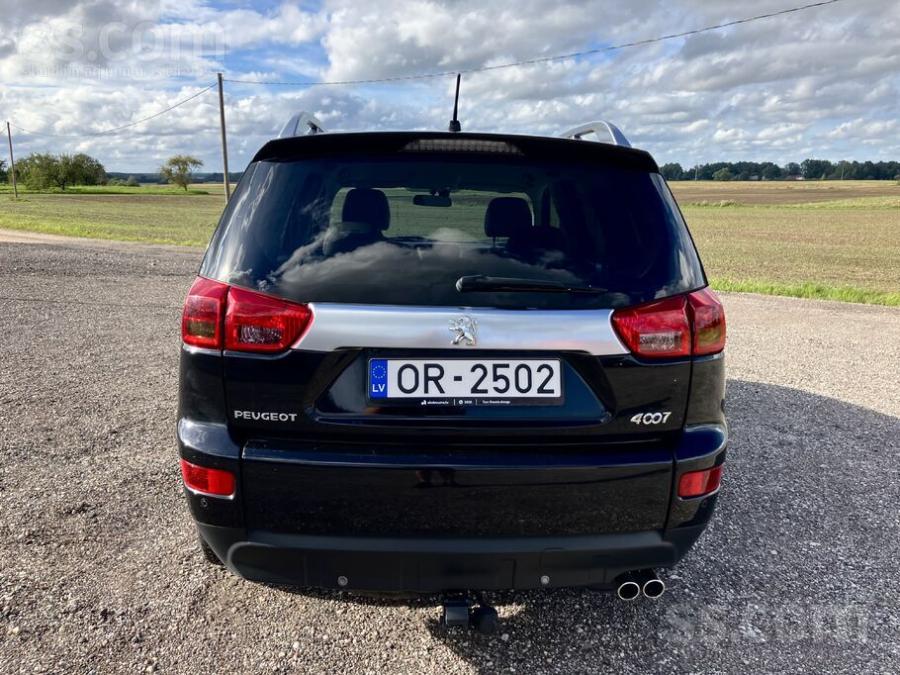 Black Peugeot 4007 2011 in Talsi, with an engine capacity of 2.20 L and mileage of 216 thousand km for 7999 €, photo 5 on AUTOMOTO.COM.LV