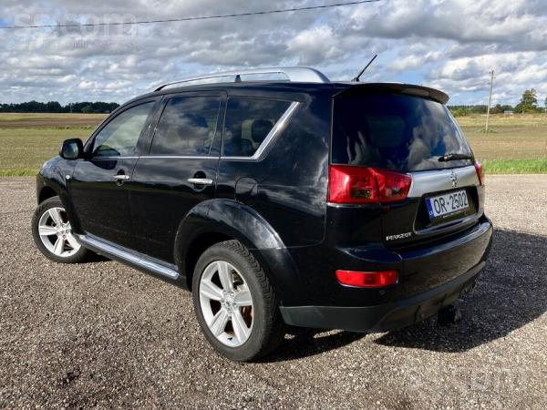 Black Peugeot 4007 2011 in Talsi, with an engine capacity of 2.20 L and mileage of 216 thousand km for 7999 €, photo 6 on AUTOMOTO.COM.LV