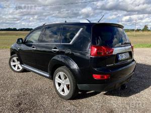 Black Peugeot 4007 2011 in Talsi, with an engine capacity of 2.20 L and mileage of 216 thousand km for 7999 €, photo 6 on AUTOMOTO.COM.LV