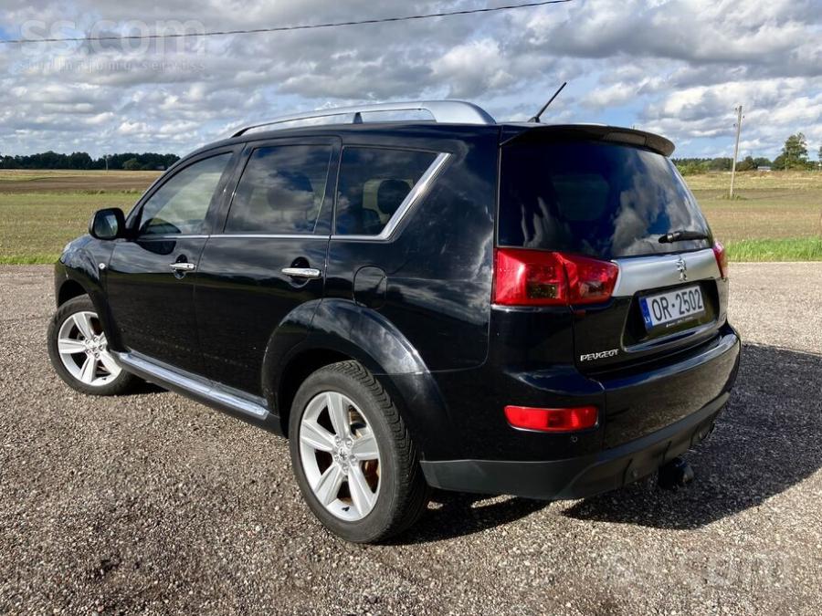 Black Peugeot 4007 2011 in Talsi, with an engine capacity of 2.20 L and mileage of 216 thousand km for 7999 €, photo 6 on AUTOMOTO.COM.LV