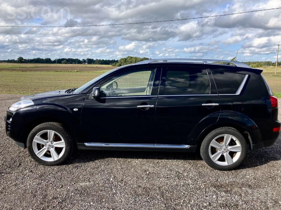 Black Peugeot 4007 2011 in Talsi, with an engine capacity of 2.20 L and mileage of 216 thousand km for 7999 €, photo 7 on AUTOMOTO.COM.LV