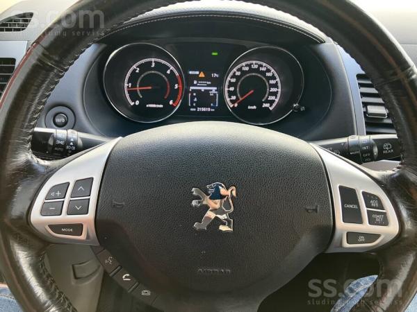 Black Peugeot 4007 2011 in Talsi, with an engine capacity of 2.20 L and mileage of 216 thousand km for 7999 €, photo 11 on AUTOMOTO.COM.LV