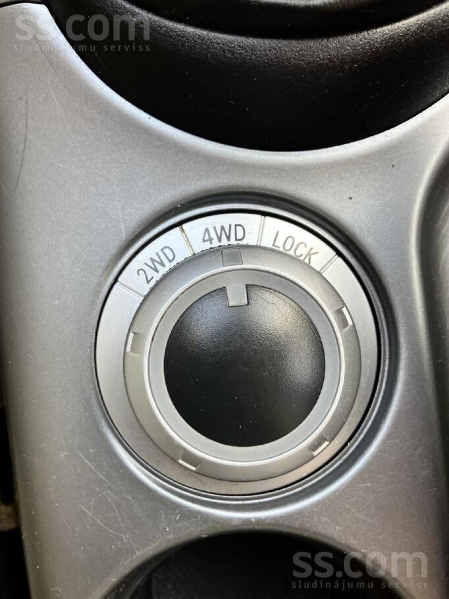 Black Peugeot 4007 2011 in Talsi, with an engine capacity of 2.20 L and mileage of 216 thousand km for 7999 €, photo 14 on AUTOMOTO.COM.LV