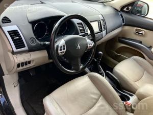 Black Peugeot 4007 2011 in Talsi, with an engine capacity of 2.20 L and mileage of 216 thousand km for 7999 €, photo 15 on AUTOMOTO.COM.LV