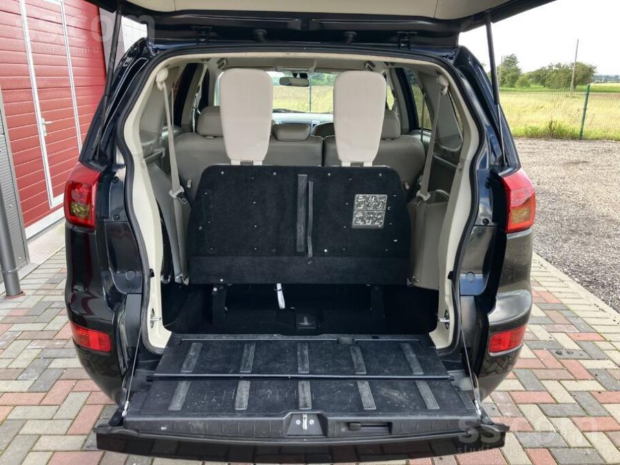 Black Peugeot 4007 2011 in Talsi, with an engine capacity of 2.20 L and mileage of 216 thousand km for 7999 €, photo 18 on AUTOMOTO.COM.LV