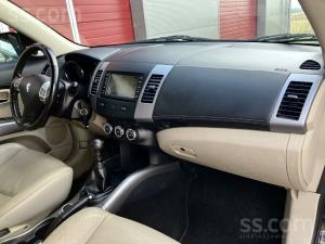Black Peugeot 4007 2011 in Talsi, with an engine capacity of 2.20 L and mileage of 216 thousand km for 7999 €, photo 22 on AUTOMOTO.COM.LV