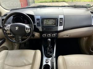 Black Peugeot 4007 2011 in Talsi, with an engine capacity of 2.20 L and mileage of 216 thousand km for 7999 €, photo 23 on AUTOMOTO.COM.LV