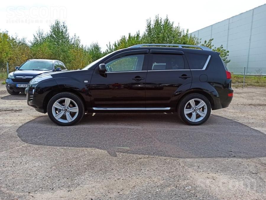 Black Peugeot 4007 2012 in Daugavpils, with an engine capacity of 2.20 L and mileage of 0 thousand km for 5600 €, photo 5 on AUTOMOTO.COM.LV