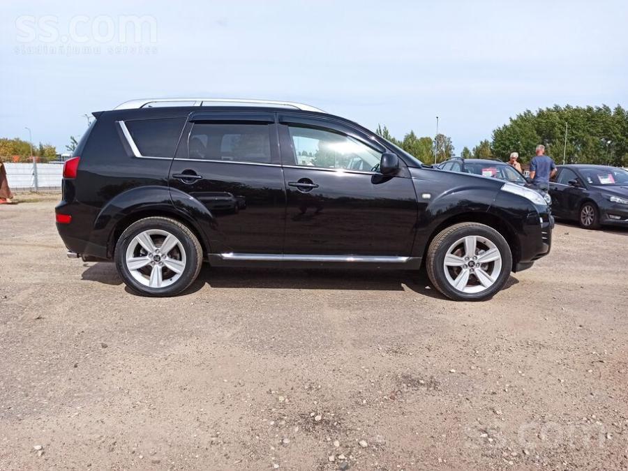 Black Peugeot 4007 2012 in Daugavpils, with an engine capacity of 2.20 L and mileage of 0 thousand km for 5600 €, photo 9 on AUTOMOTO.COM.LV
