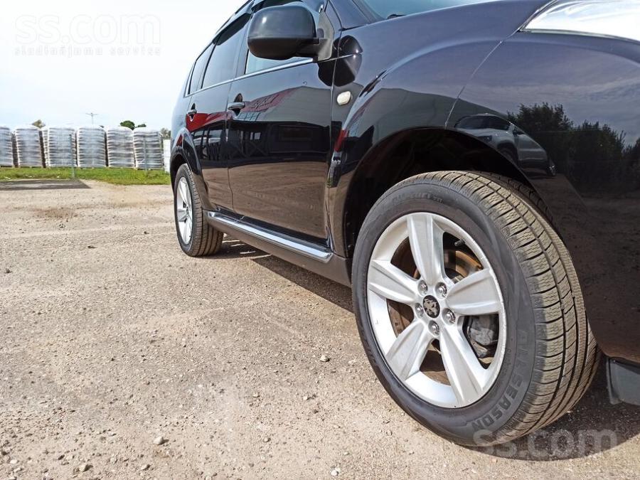 Black Peugeot 4007 2012 in Daugavpils, with an engine capacity of 2.20 L and mileage of 0 thousand km for 5600 €, photo 10 on AUTOMOTO.COM.LV