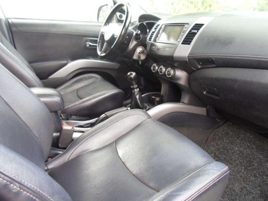 Melns Peugeot 4007 2013 Šauļi, ar dzinēja tilpumu 2.20 L un nobraukumu 260 tūkst. km par 4400 €, foto 33 vietnē AUTOMOTO.COM.LV