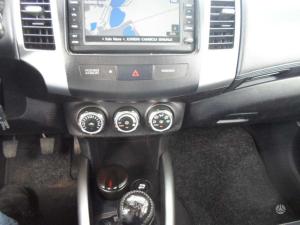 Melns Peugeot 4007 2013 Šauļi, ar dzinēja tilpumu 2.20 L un nobraukumu 260 tūkst. km par 4400 €, foto 38 vietnē AUTOMOTO.COM.LV