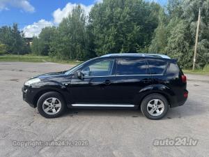 Black Peugeot 4007 2010 in Tallinn, with an engine capacity of 2.20 L and mileage of 342 thousand km for 2700 €, photo 3 on AUTOMOTO.COM.LV
