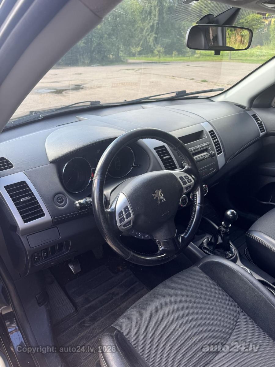 Black Peugeot 4007 2010 in Tallinn, with an engine capacity of 2.20 L and mileage of 342 thousand km for 2700 €, photo 13 on AUTOMOTO.COM.LV