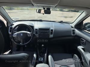 Black Peugeot 4007 2010 in Tallinn, with an engine capacity of 2.20 L and mileage of 342 thousand km for 2700 €, photo 17 on AUTOMOTO.COM.LV