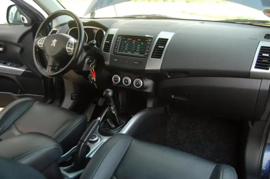 Zils Peugeot 4007 2009 Jēkabpils, ar dzinēja tilpumu 2.20 L un nobraukumu 241 tūkst. km par 6500 €, foto 18 vietnē AUTOMOTO.COM.LV