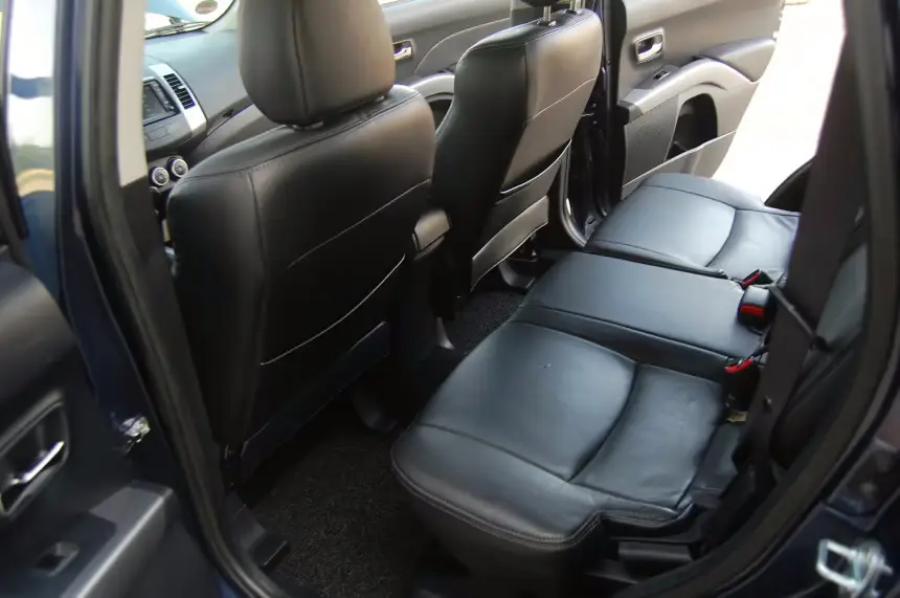 Zils Peugeot 4007 2009 Jēkabpils, ar dzinēja tilpumu 2.20 L un nobraukumu 241 tūkst. km par 6500 €, foto 19 vietnē AUTOMOTO.COM.LV