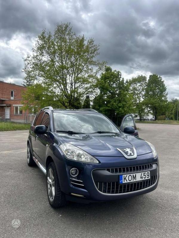 Blue Peugeot 4007 2009 in Alytus, with an engine capacity of 2.18 L and mileage of 378 thousand km for 3500 €, photo 1 on AUTOMOTO.COM.LV