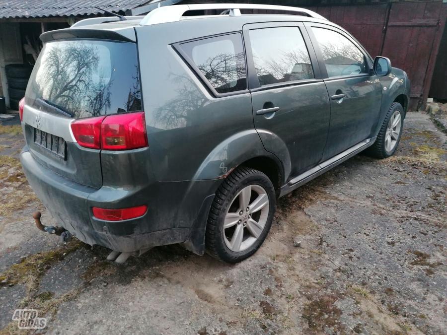 Brown Peugeot 4007 2009 in Moletai, with an engine capacity of 2.20 L and mileage of 292 thousand km for 2600 €, photo 6 on AUTOMOTO.COM.LV