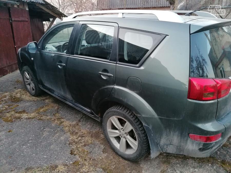 Brown Peugeot 4007 2009 in Moletai, with an engine capacity of 2.20 L and mileage of 292 thousand km for 2600 €, photo 8 on AUTOMOTO.COM.LV