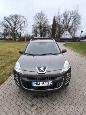 Brown Peugeot 4007 2013 in Riga, with an engine capacity of 2.20 L and mileage of 239 thousand km for 5900 €, photo 5 on AUTOMOTO.COM.LV