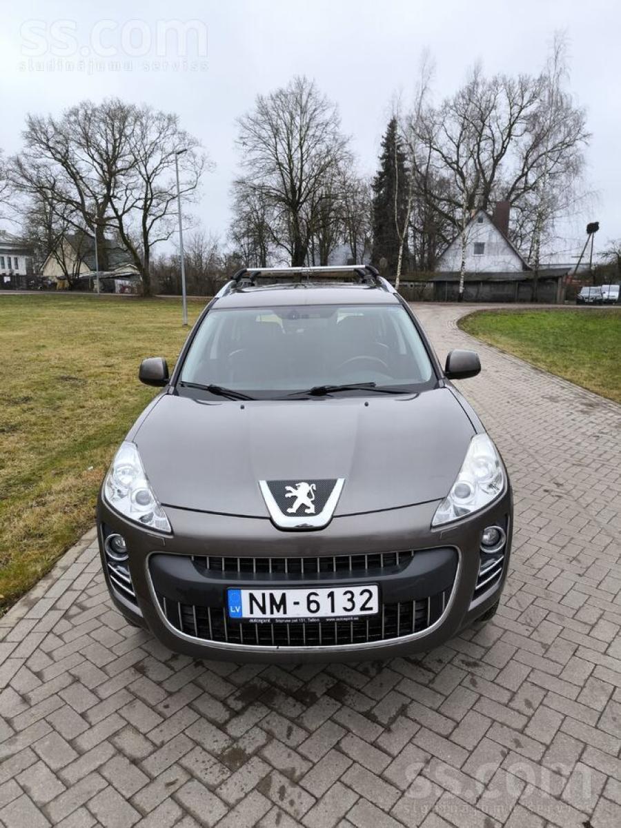 Brown Peugeot 4007 2013 in Riga, with an engine capacity of 2.20 L and mileage of 239 thousand km for 5900 €, photo 5 on AUTOMOTO.COM.LV