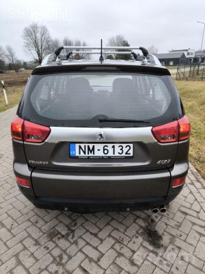 Brown Peugeot 4007 2013 in Riga, with an engine capacity of 2.20 L and mileage of 239 thousand km for 5900 €, photo 6 on AUTOMOTO.COM.LV