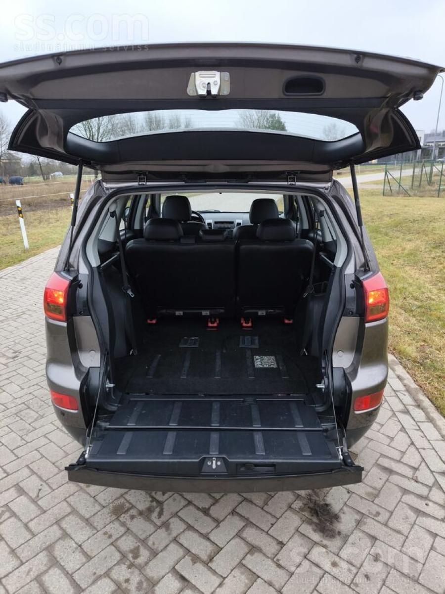 Brown Peugeot 4007 2013 in Riga, with an engine capacity of 2.20 L and mileage of 239 thousand km for 5900 €, photo 14 on AUTOMOTO.COM.LV