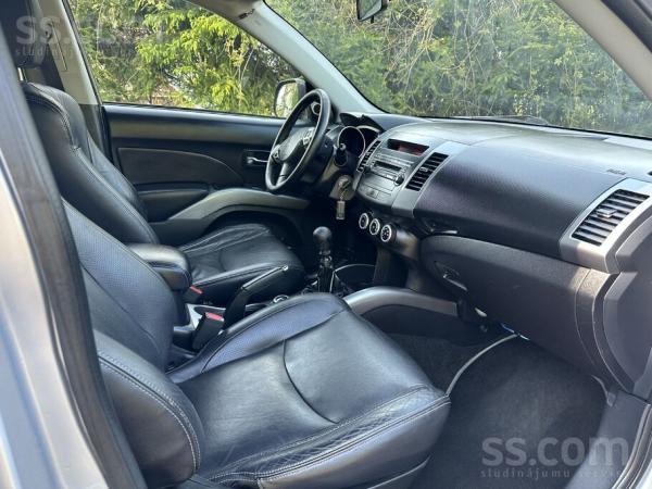 Peugeot 4007 2007 Rēzekne, ar dzinēja tilpumu 2.20 L un nobraukumu 325 tūkst. km par 3550 €, foto 9 vietnē AUTOMOTO.COM.LV