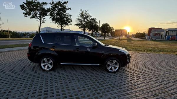 Peugeot 4007 2009 in Siauliai, with an engine capacity of 2.20 L and mileage of 299 thousand km for 2950 €, photo 4 on AUTOMOTO.COM.LV