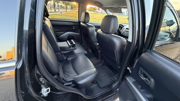 Peugeot 4007 2009 in Siauliai, with an engine capacity of 2.20 L and mileage of 299 thousand km for 2950 €, photo 9 on AUTOMOTO.COM.LV