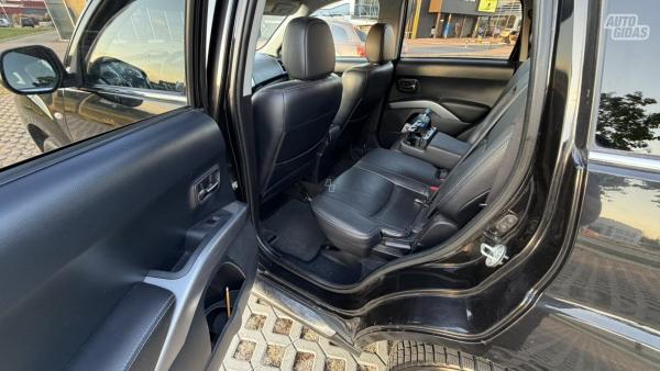 Peugeot 4007 2009 in Siauliai, with an engine capacity of 2.20 L and mileage of 299 thousand km for 2850 €, photo 7 on AUTOMOTO.COM.LV