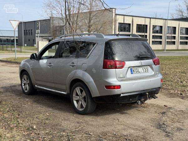 Grey Peugeot 4007 2007 in Taurage, with an engine capacity of 2.20 L and mileage of 299 thousand km for 1650 €, photo 3 on AUTOMOTO.COM.LV
