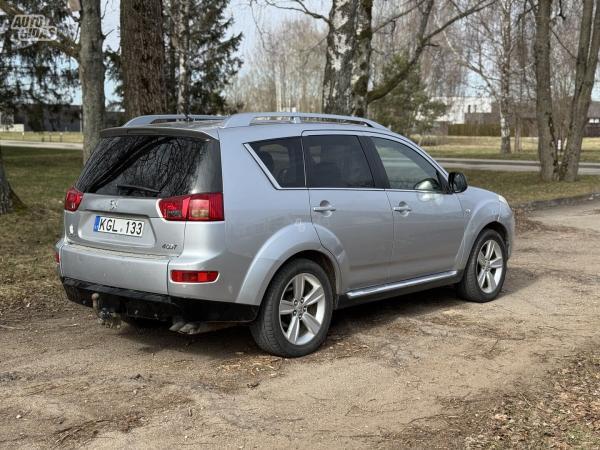 Grey Peugeot 4007 2007 in Taurage, with an engine capacity of 2.20 L and mileage of 299 thousand km for 1650 €, photo 4 on AUTOMOTO.COM.LV