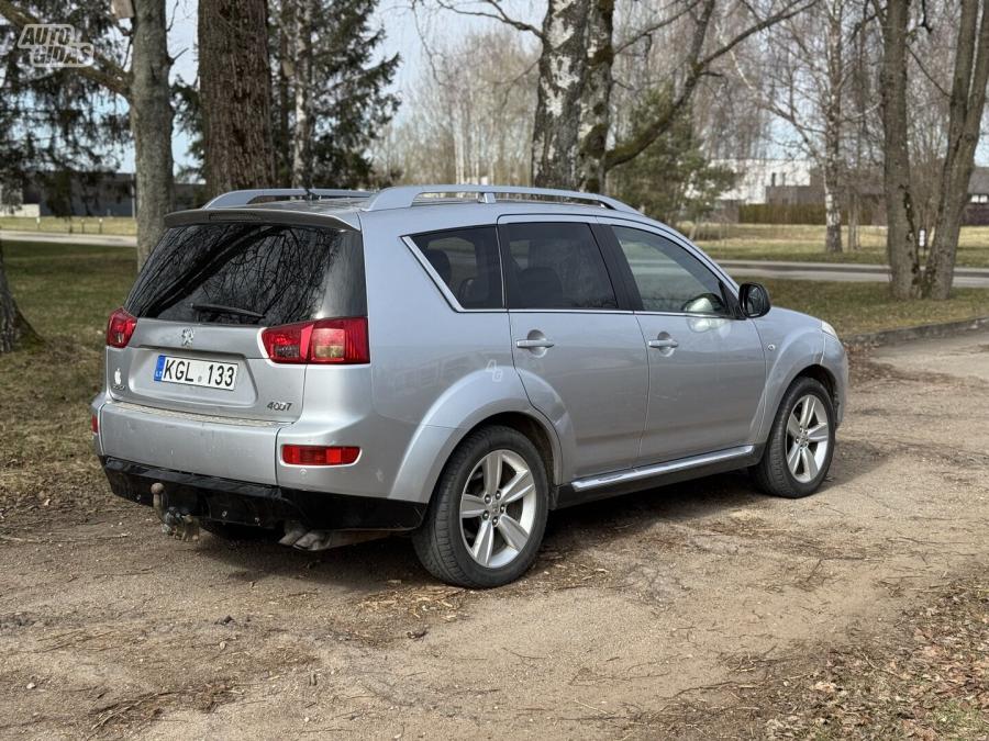 Grey Peugeot 4007 2007 in Taurage, with an engine capacity of 2.20 L and mileage of 299 thousand km for 1650 €, photo 5 on AUTOMOTO.COM.LV
