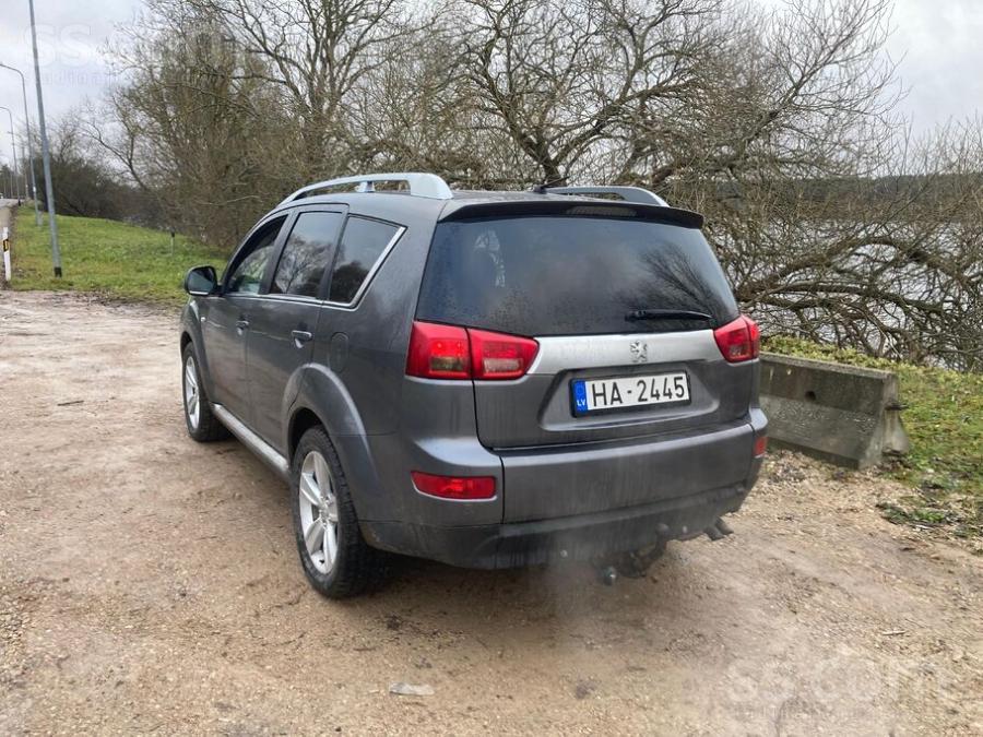 Grey Peugeot 4007 2008 in Riga, with an engine capacity of 2.20 L and mileage of 257 thousand km for 3800 €, photo 4 on AUTOMOTO.COM.LV
