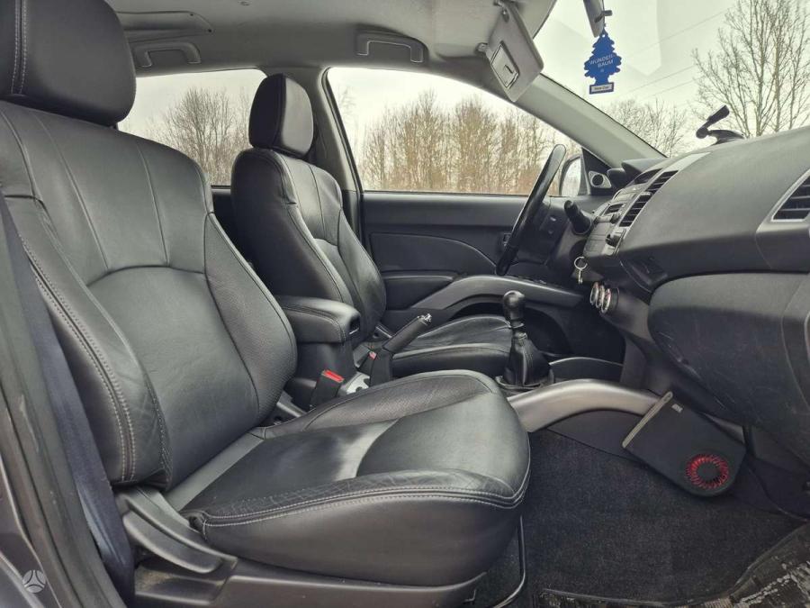 Pelēks Peugeot 4007 2008 Šauļi, ar dzinēja tilpumu 2.20 L un nobraukumu 281 tūkst. km par 2577 €, foto 6 vietnē AUTOMOTO.COM.LV