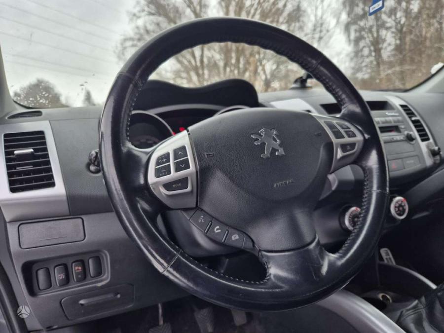 Pelēks Peugeot 4007 2008 Šauļi, ar dzinēja tilpumu 2.20 L un nobraukumu 281 tūkst. km par 2577 €, foto 12 vietnē AUTOMOTO.COM.LV