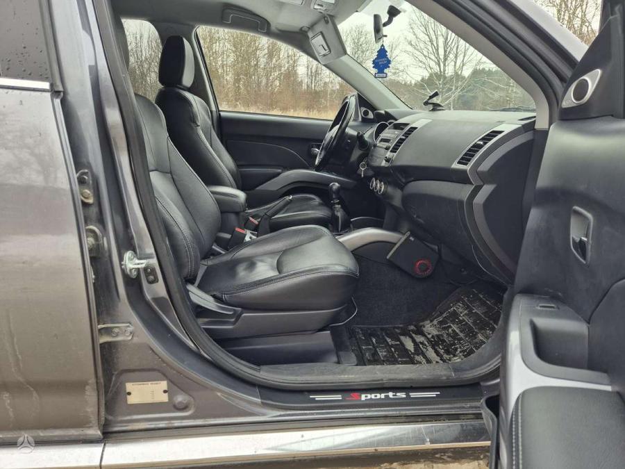 Pelēks Peugeot 4007 2008 Šauļi, ar dzinēja tilpumu 2.20 L un nobraukumu 281 tūkst. km par 2577 €, foto 15 vietnē AUTOMOTO.COM.LV