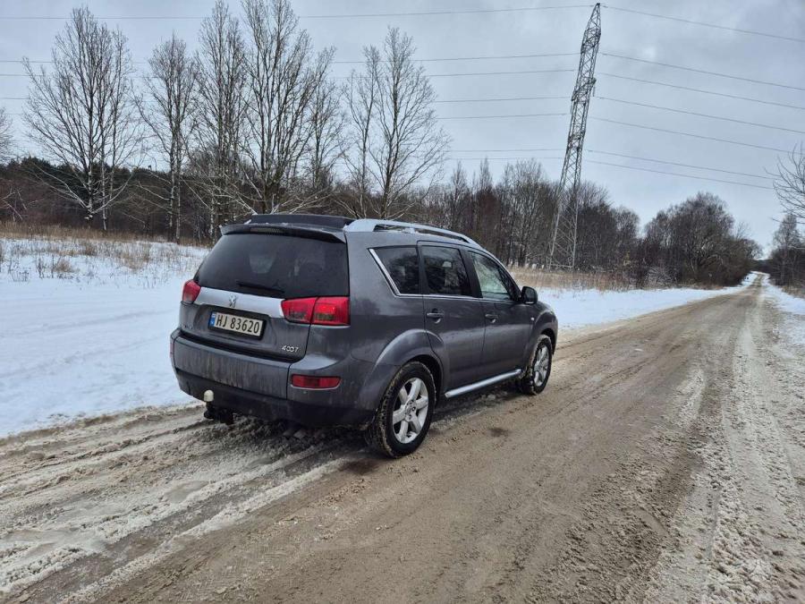 Pelēks Peugeot 4007 2008 Šauļi, ar dzinēja tilpumu 2.20 L un nobraukumu 281 tūkst. km par 2577 €, foto 29 vietnē AUTOMOTO.COM.LV