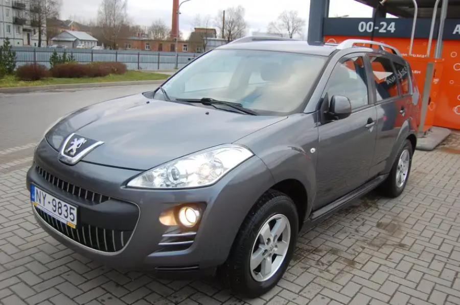 Grey Peugeot 4007 2008 in Jekabpils, with an engine capacity of 2.20 L and mileage of 189 thousand km for 6250 €, photo 4 on AUTOMOTO.COM.LV