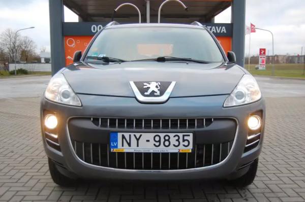 Grey Peugeot 4007 2008 in Jekabpils, with an engine capacity of 2.20 L and mileage of 189 thousand km for 6250 €, photo 4 on AUTOMOTO.COM.LV