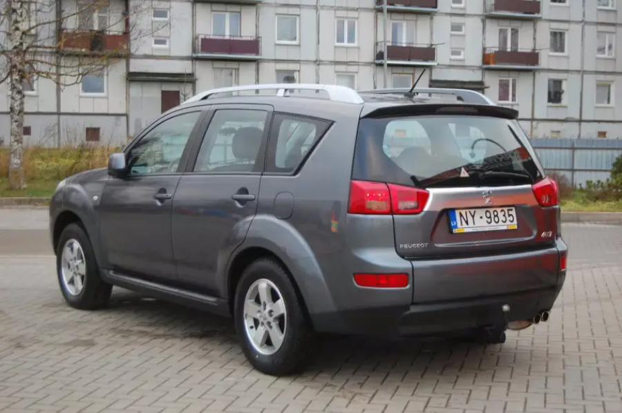 Grey Peugeot 4007 2008 in Jekabpils, with an engine capacity of 2.20 L and mileage of 189 thousand km for 6250 €, photo 12 on AUTOMOTO.COM.LV