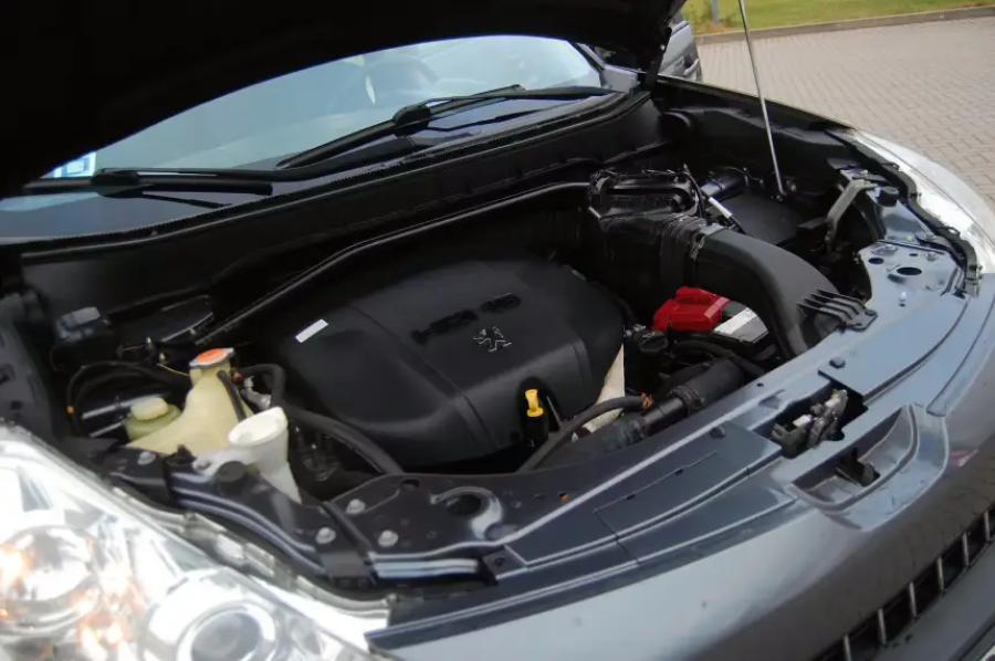Grey Peugeot 4007 2008 in Jekabpils, with an engine capacity of 2.20 L and mileage of 189 thousand km for 6250 €, photo 15 on AUTOMOTO.COM.LV