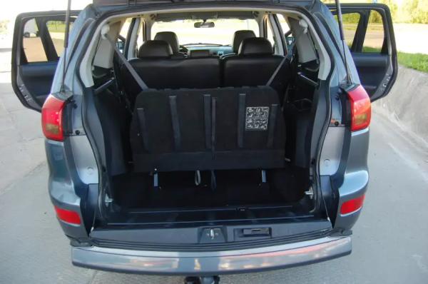 Pelēks Peugeot 4007 2008 Jēkabpils, ar dzinēja tilpumu 2.20 L un nobraukumu 268 tūkst. km par 4500 €, foto 10 vietnē AUTOMOTO.COM.LV