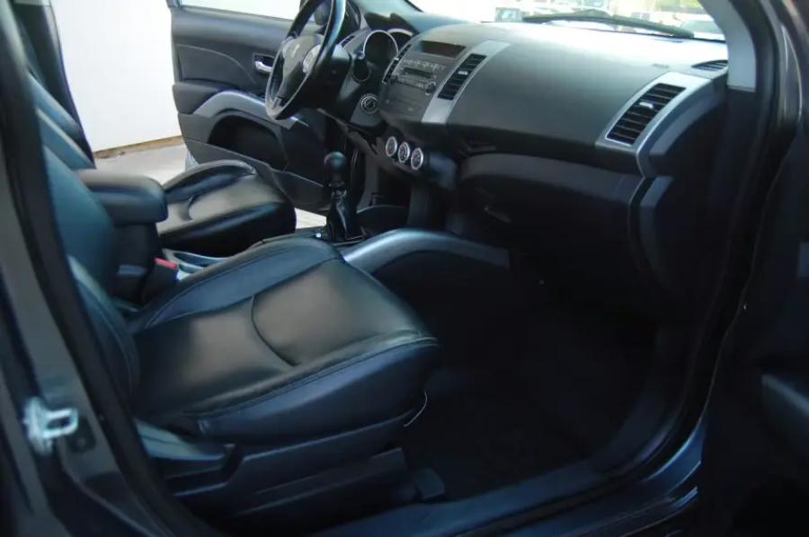 Pelēks Peugeot 4007 2008 Jēkabpils, ar dzinēja tilpumu 2.20 L un nobraukumu 268 tūkst. km par 4500 €, foto 12 vietnē AUTOMOTO.COM.LV