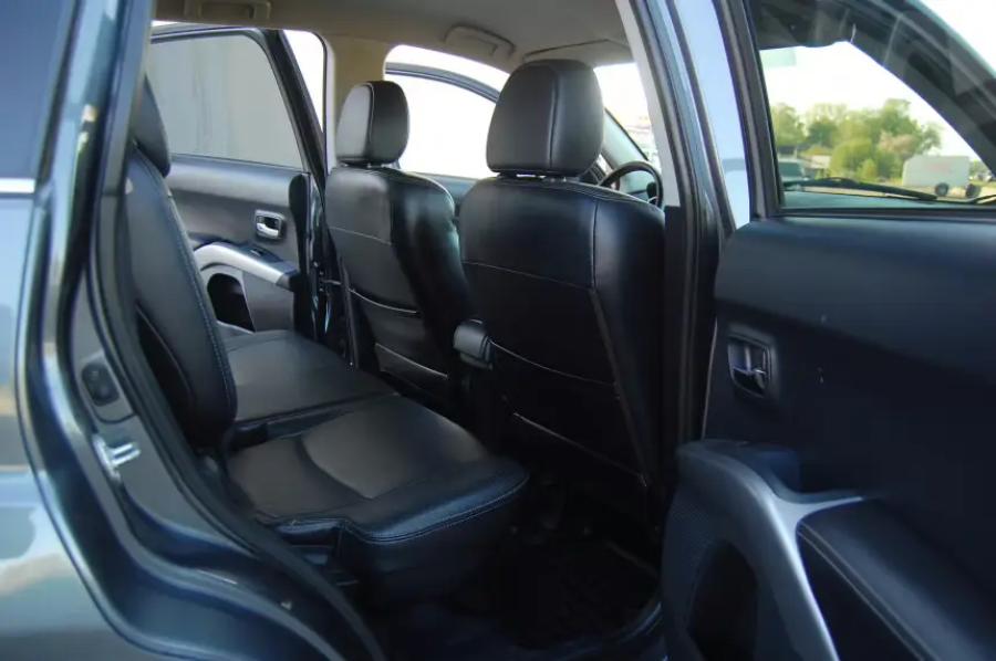 Pelēks Peugeot 4007 2008 Jēkabpils, ar dzinēja tilpumu 2.20 L un nobraukumu 268 tūkst. km par 4500 €, foto 13 vietnē AUTOMOTO.COM.LV