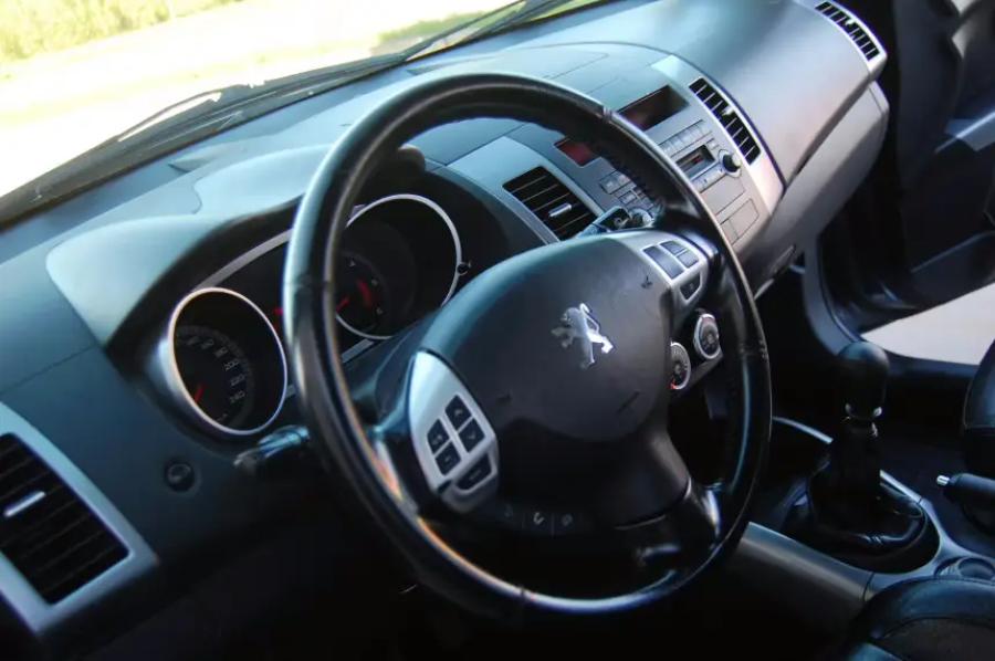 Pelēks Peugeot 4007 2008 Jēkabpils, ar dzinēja tilpumu 2.20 L un nobraukumu 268 tūkst. km par 4500 €, foto 16 vietnē AUTOMOTO.COM.LV