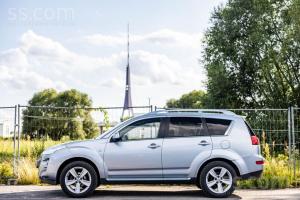 Grey Peugeot 4007 2008 in Riga, with an engine capacity of 2.20 L and mileage of 326 thousand km for 4990 €, photo 5 on AUTOMOTO.COM.LV