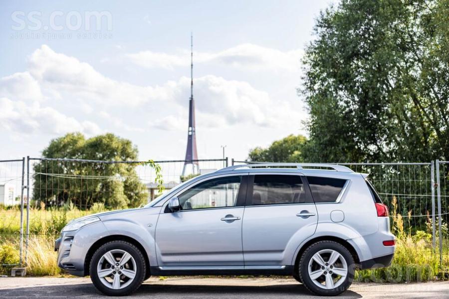 Grey Peugeot 4007 2008 in Riga, with an engine capacity of 2.20 L and mileage of 326 thousand km for 4990 €, photo 5 on AUTOMOTO.COM.LV
